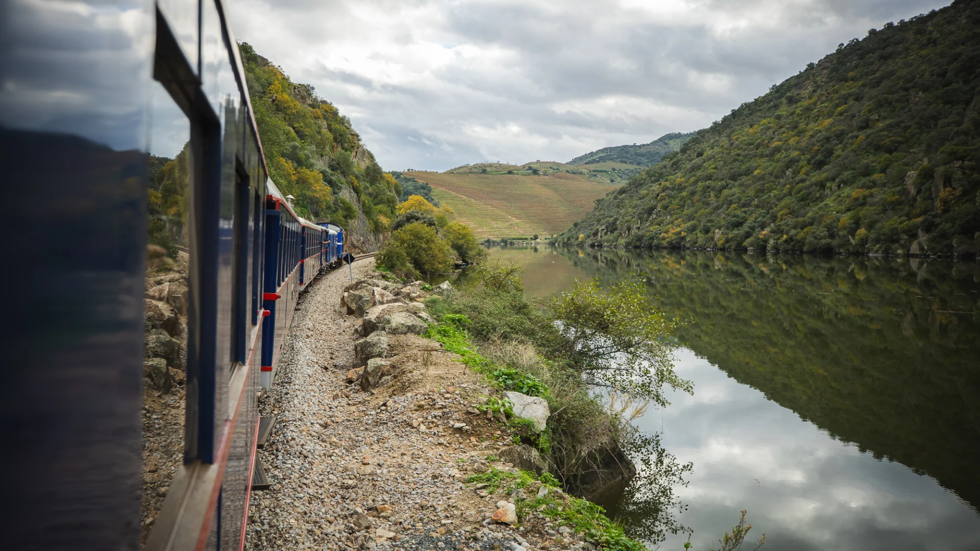 Explore Presidential Train in The Douro Valley